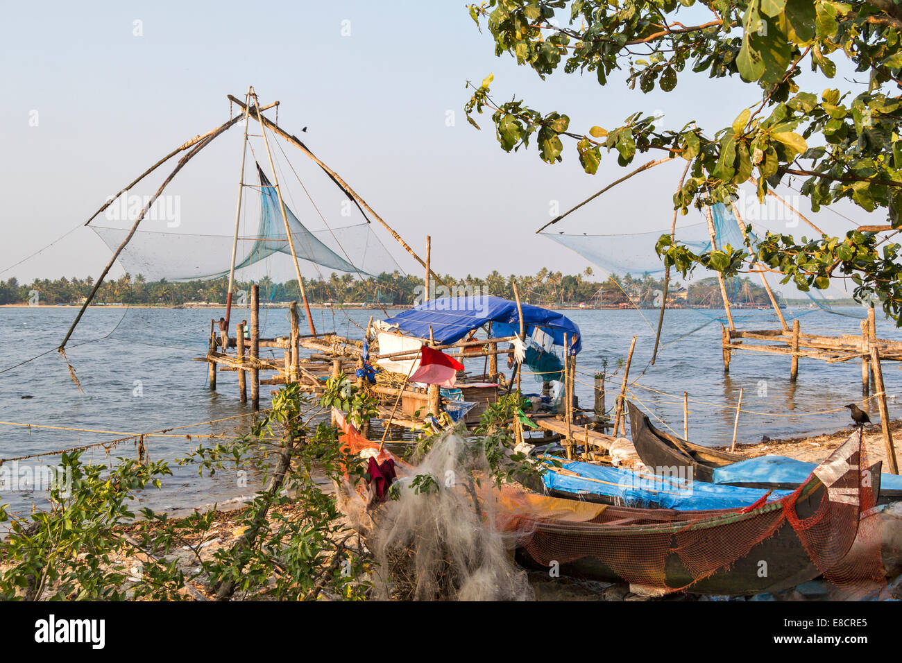 Chinese fishing net kochi beach hi-res stock photography and images - Alamy