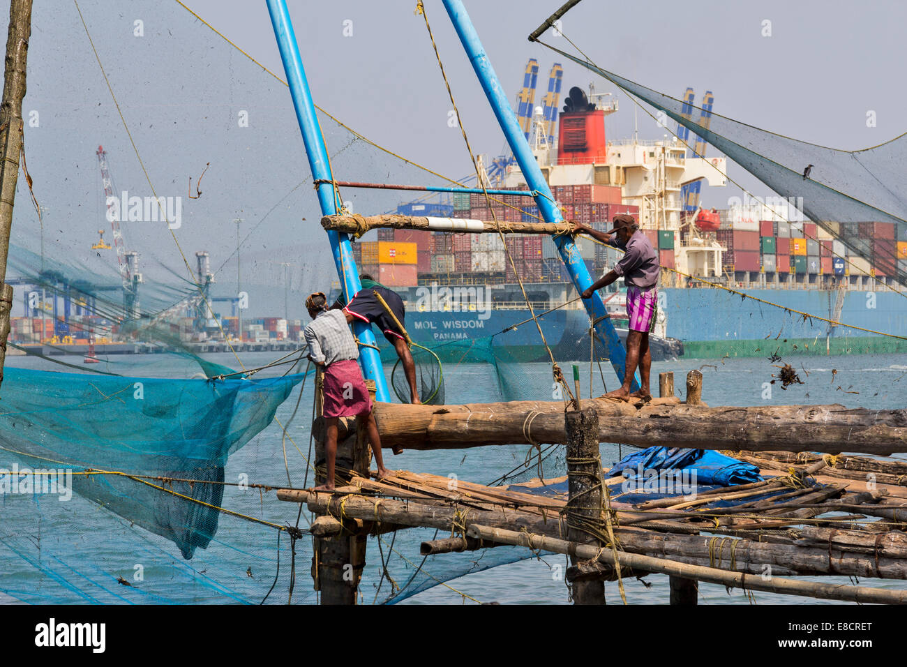Chinese fishermen boat hi-res stock photography and images - Alamy