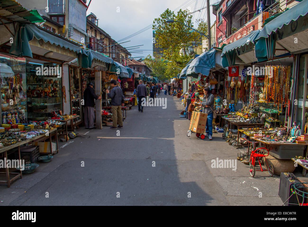 China shanghai market hi-res stock photography and images - Alamy