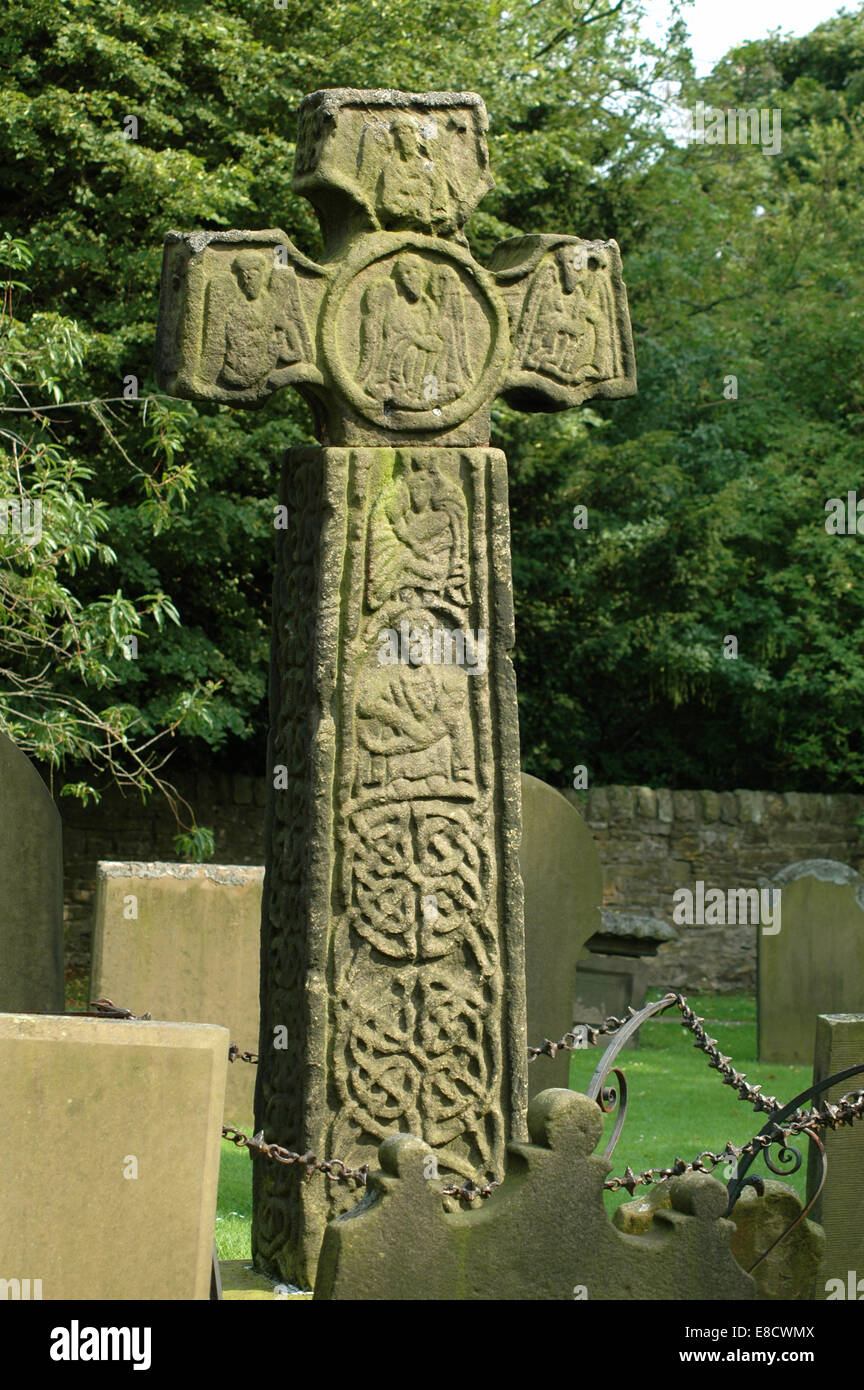 Cross on tombstone in Eyam graveyard, Derbyshire Stock Photo - Alamy