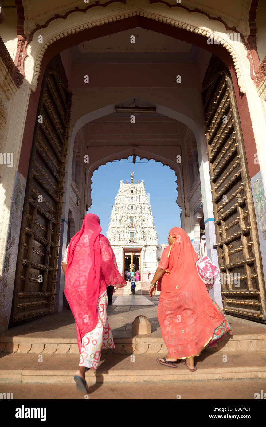 Women temple hi-res stock photography and images - Alamy