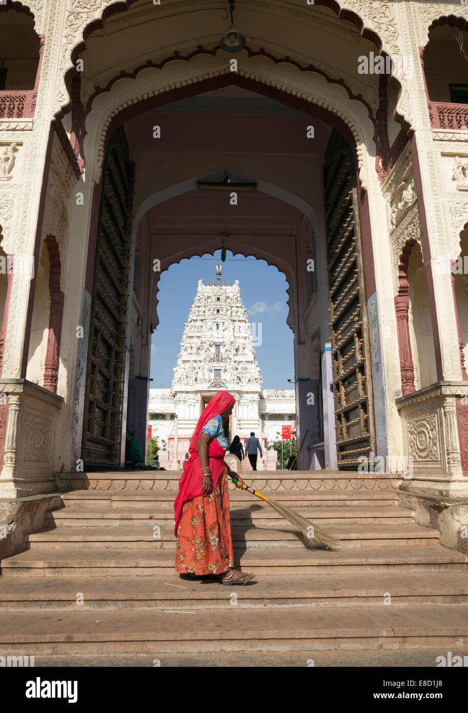 Indian woman cleaner sweeps steps of Hindu temple, Pushkar, Rajasthan ...