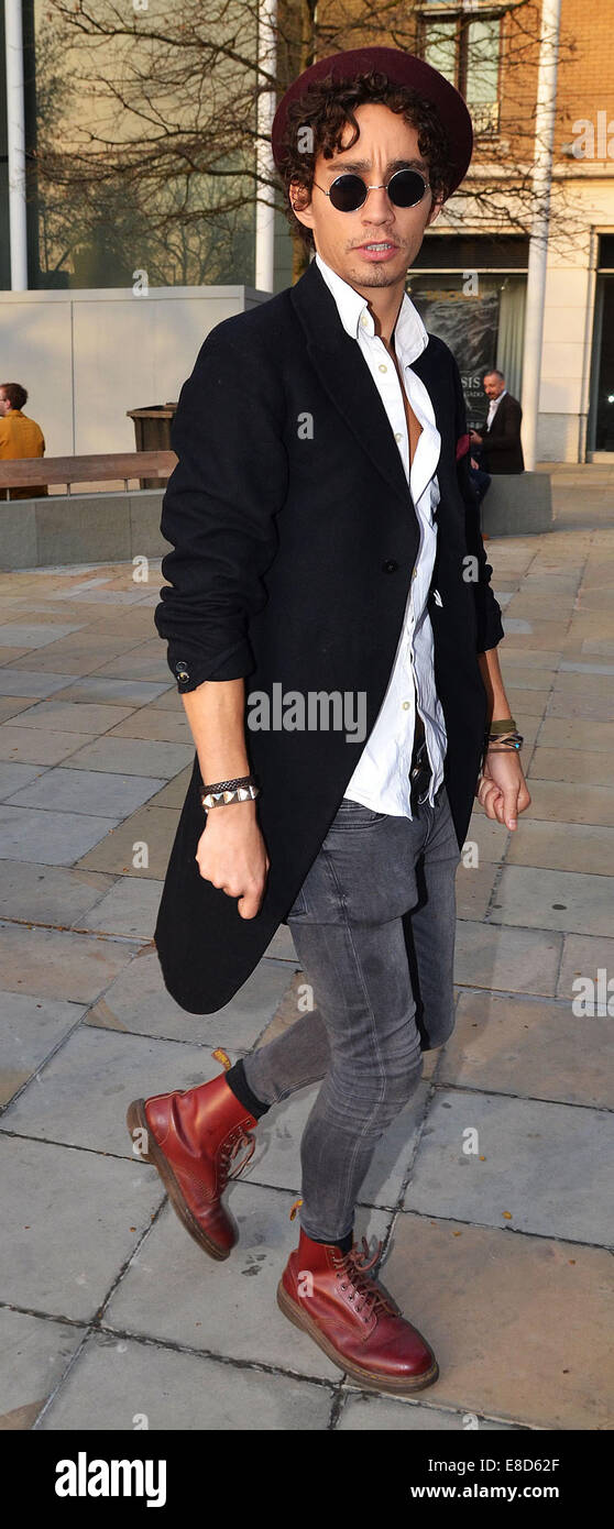 Robert Michael Sheehan Joe Sheehan