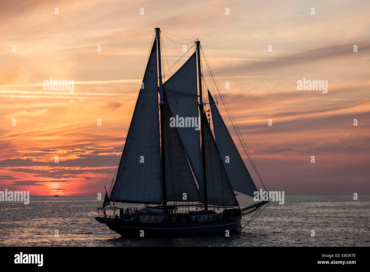 Two masted schooner sailing ship hi-res stock photography and images ...