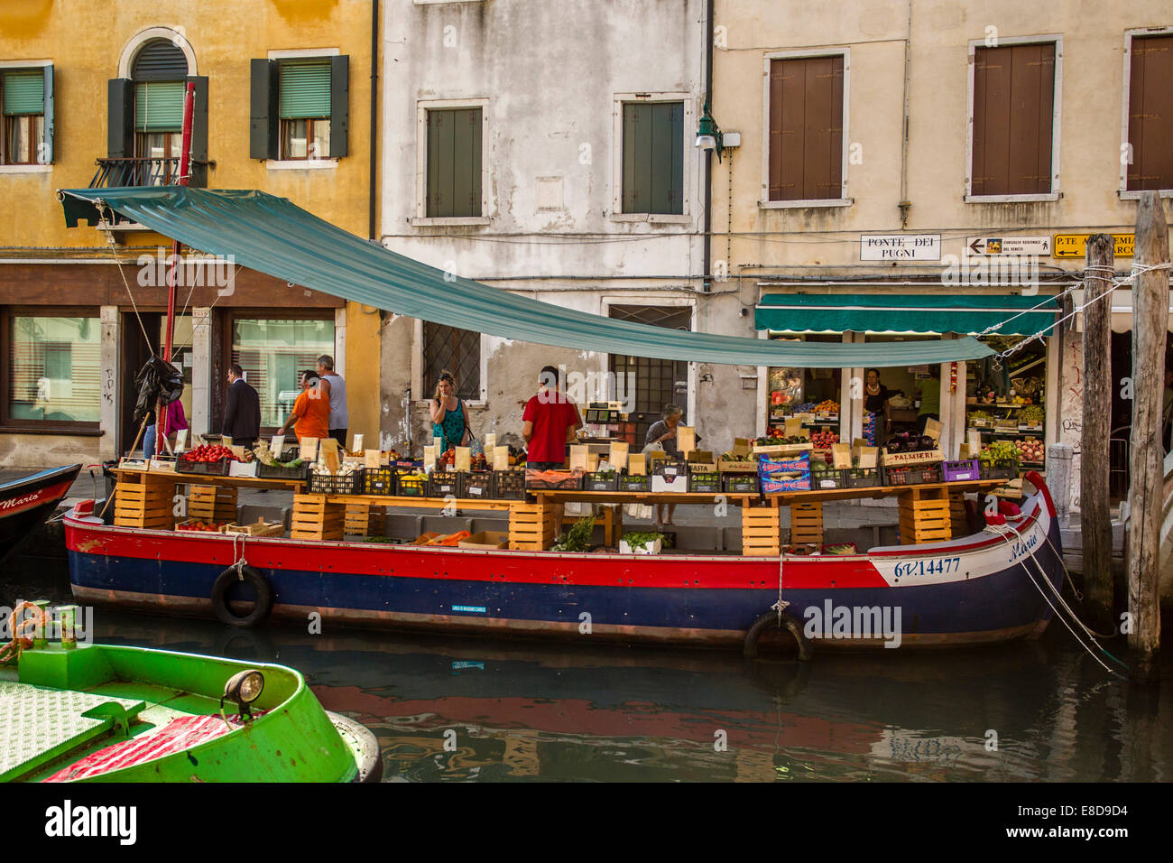 Market Stall On Canal High Resolution Stock Photography and Images - Alamy