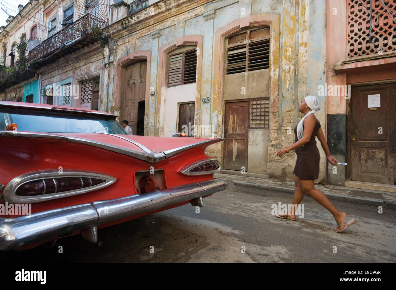 Rundown street hi-res stock photography and images - Alamy