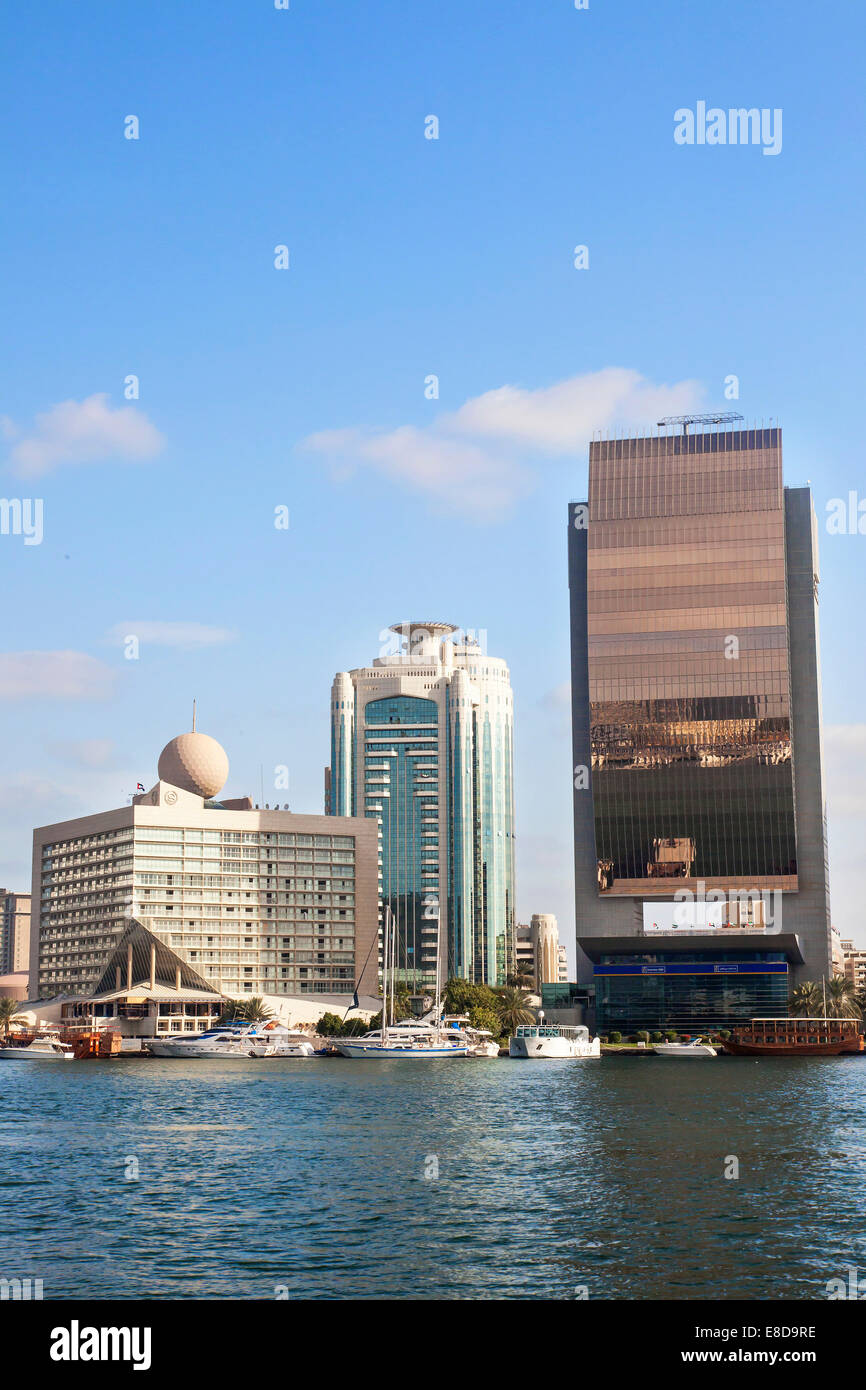 Modern architecture at Dubai Creek, Dubai Creek Tower, National Bank of ...