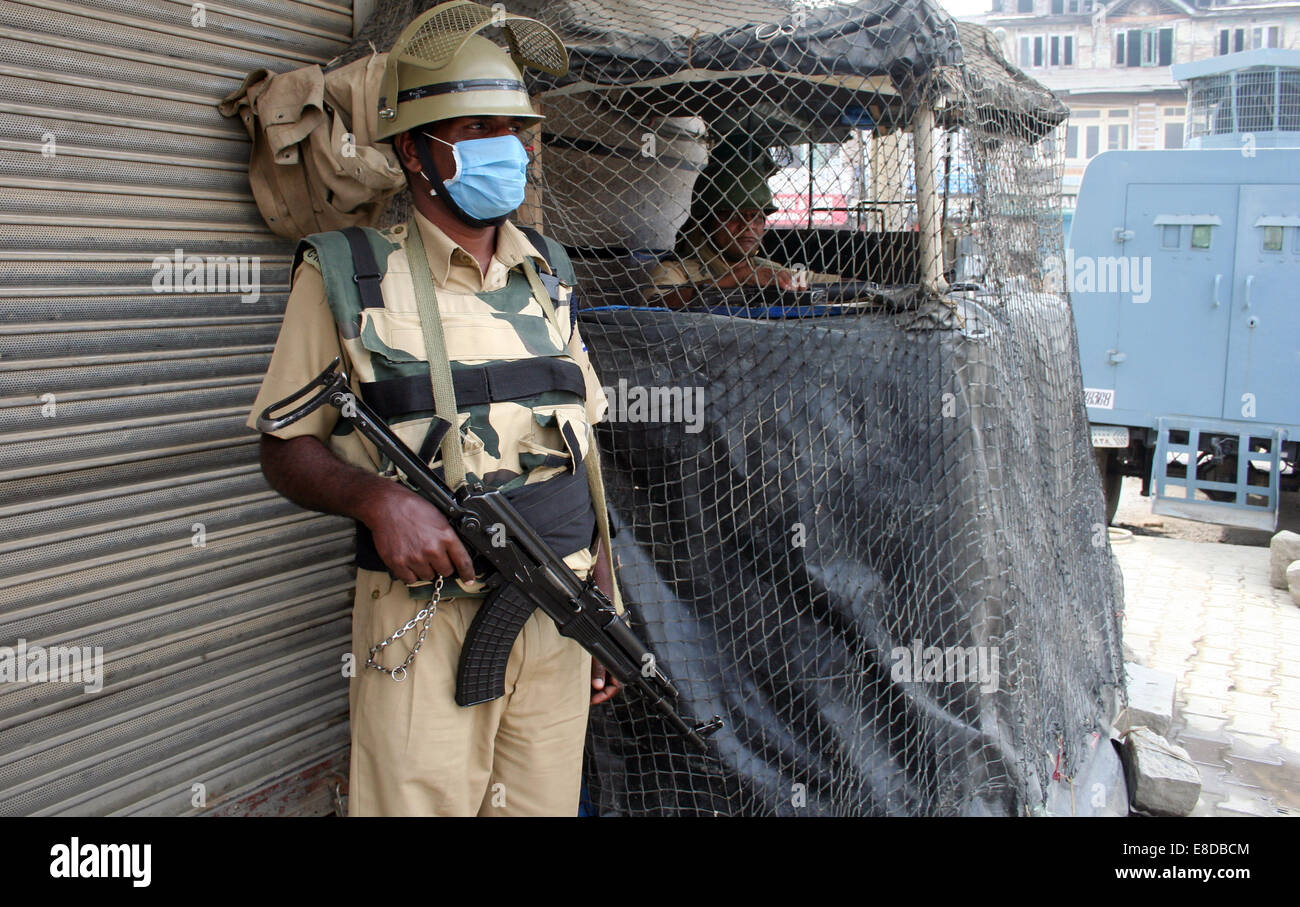 Indian security guard in front hi-res stock photography and images - Alamy