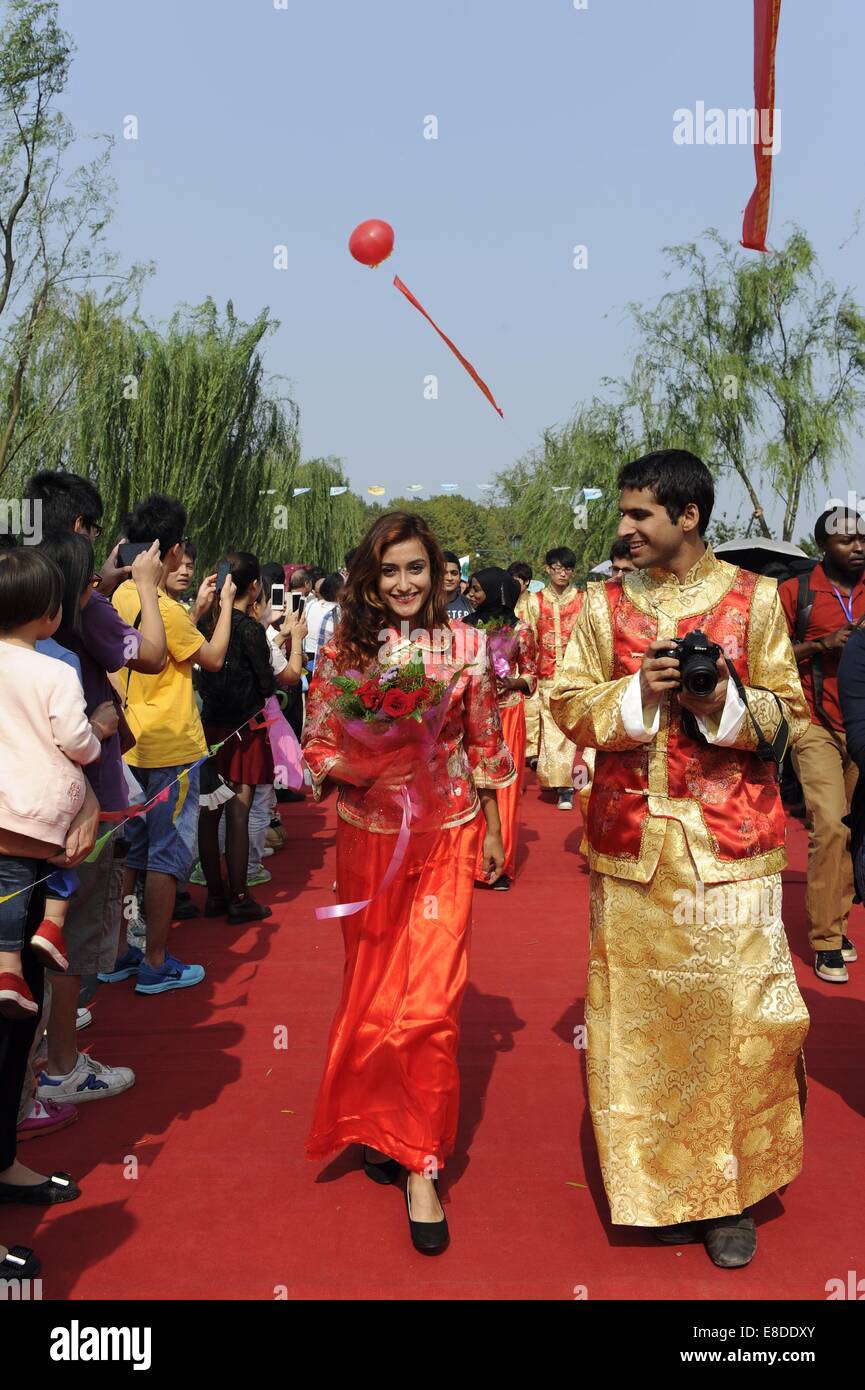 Hangzhou, China's Zhejiang Province. 6th Oct, 2014. A newly-married ...