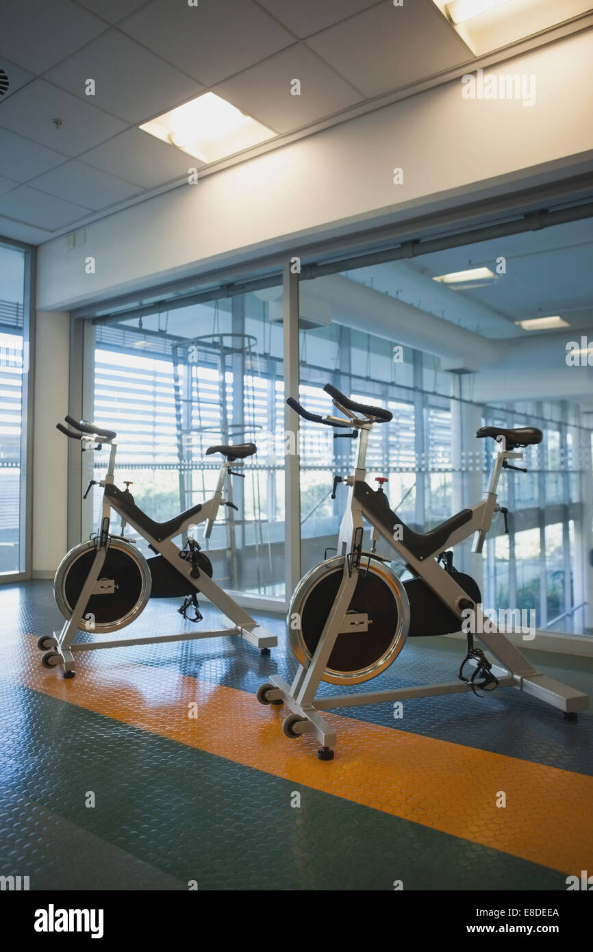 Spin bikes hi-res stock photography and images - Alamy