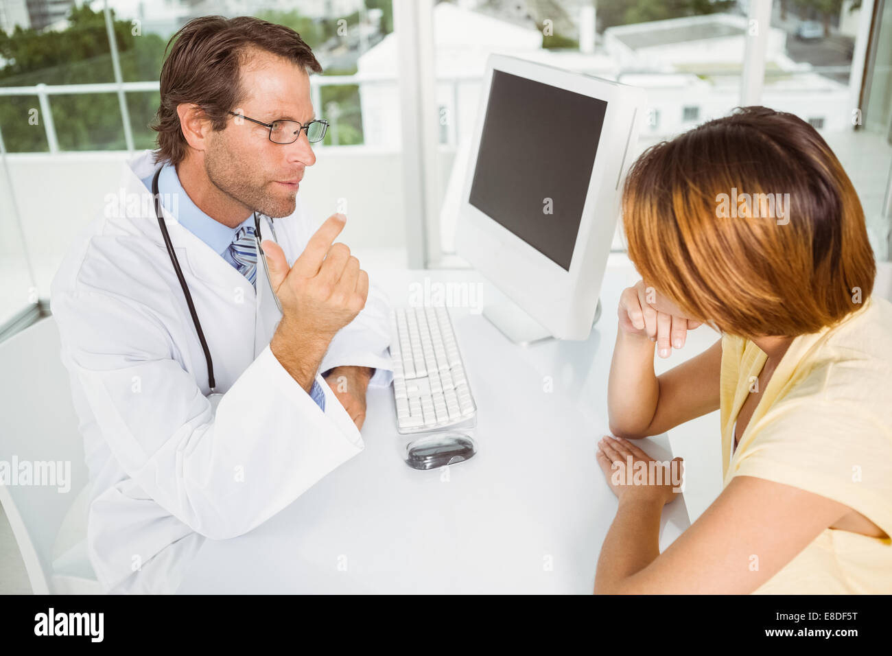 Doctor discussion hi-res stock photography and images - Alamy