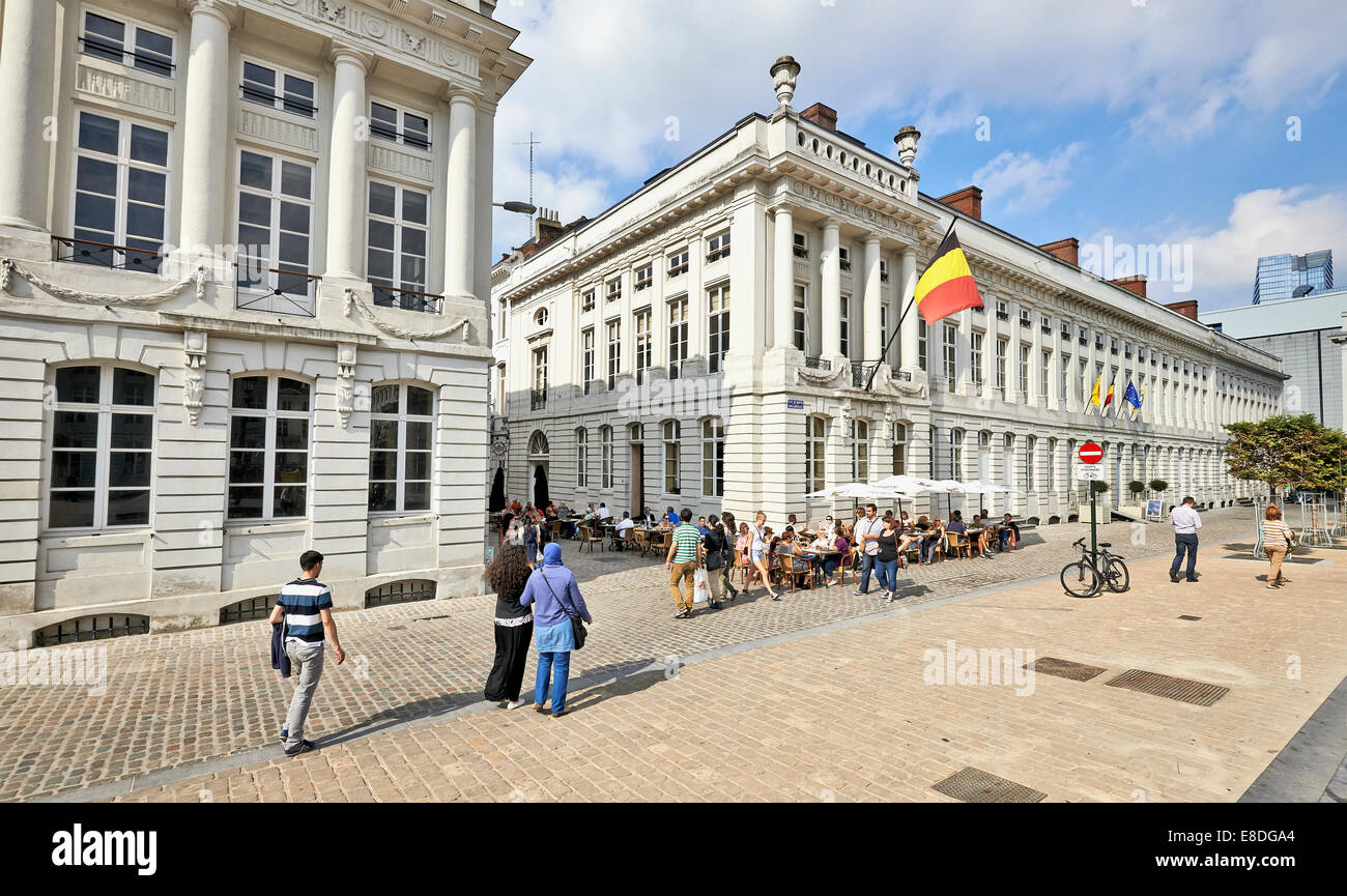 Historical crowd scene hi-res stock photography and images - Alamy