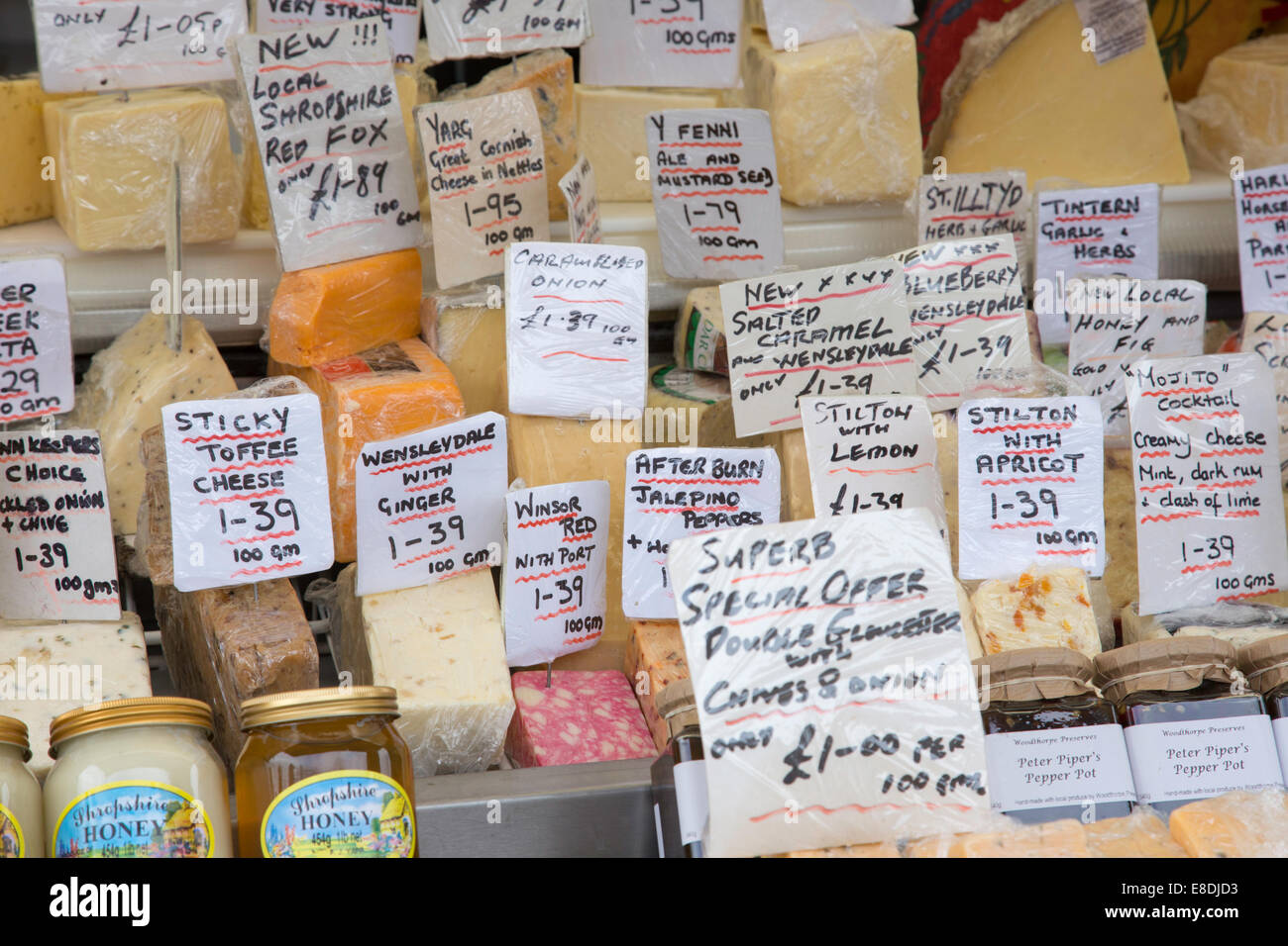 English cheeses hi-res stock photography and images - Alamy