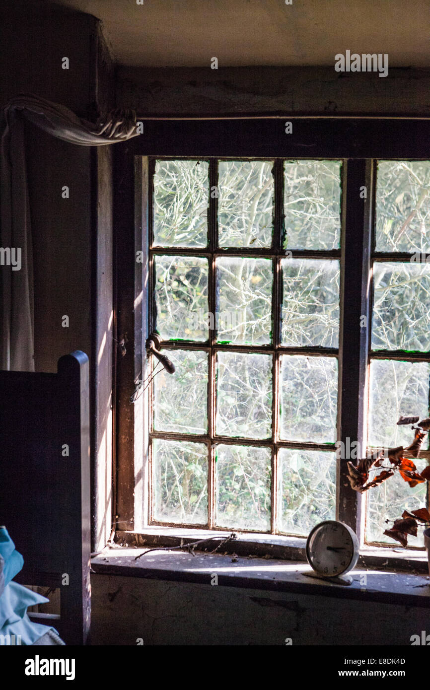 Old cottage window hi-res stock photography and images - Alamy