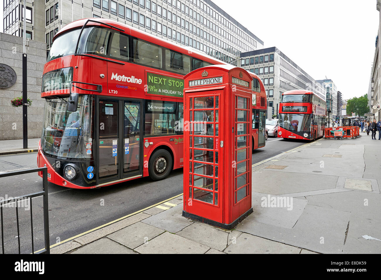 London phone box red bus hi-res stock photography and images - Alamy