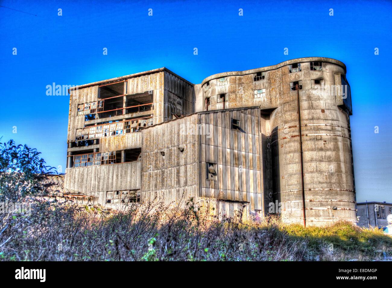 Disused cement works hi-res stock photography and images - Alamy