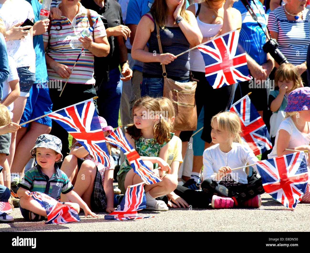Children and flags hi-res stock photography and images - Alamy