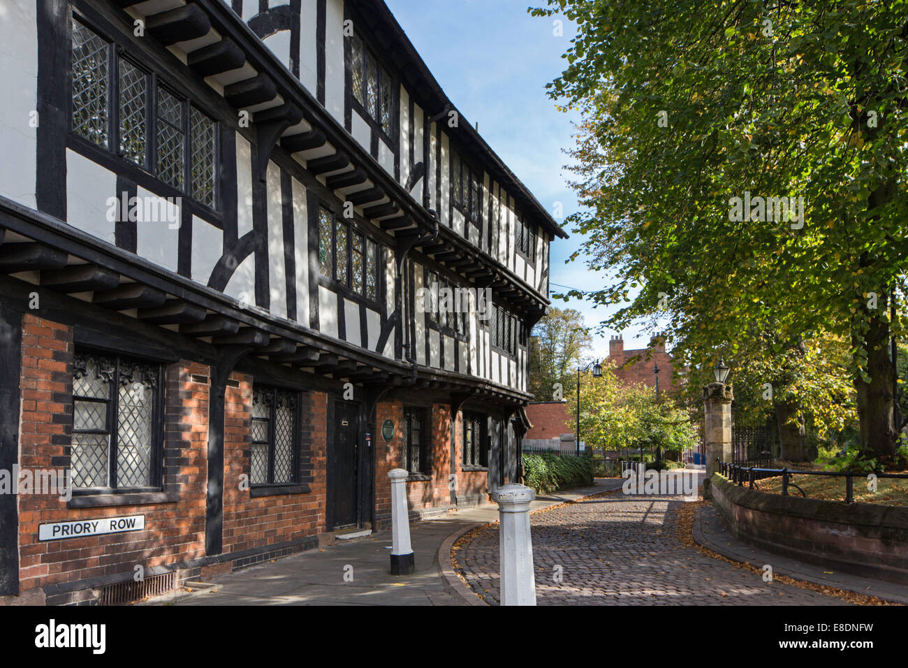 Lychgate hi-res stock photography and images - Alamy