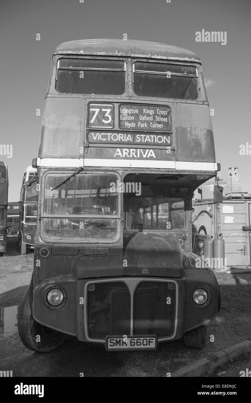 Old english bus hi-res stock photography and images - Alamy