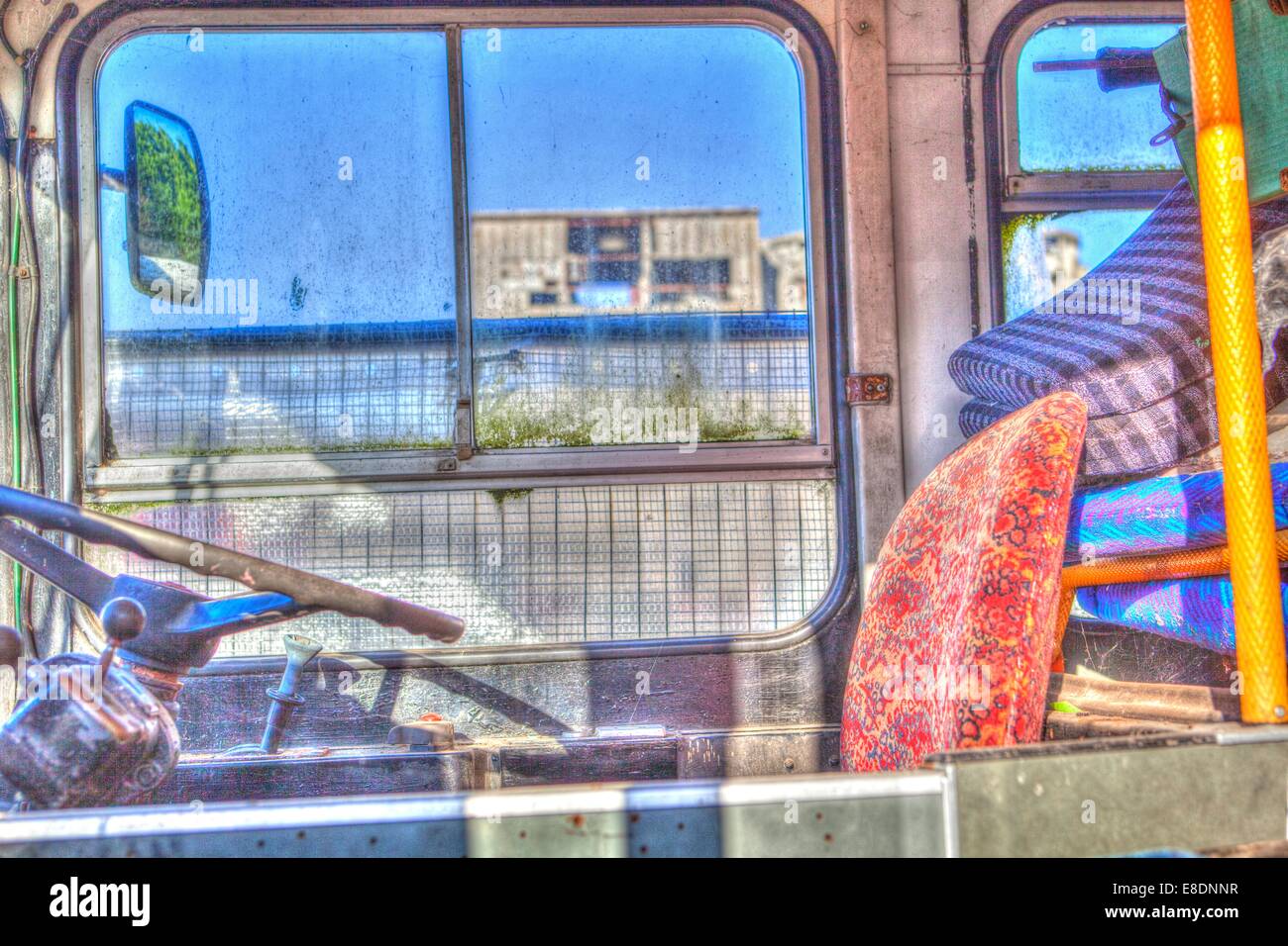 Rusty buses hi-res stock photography and images - Alamy