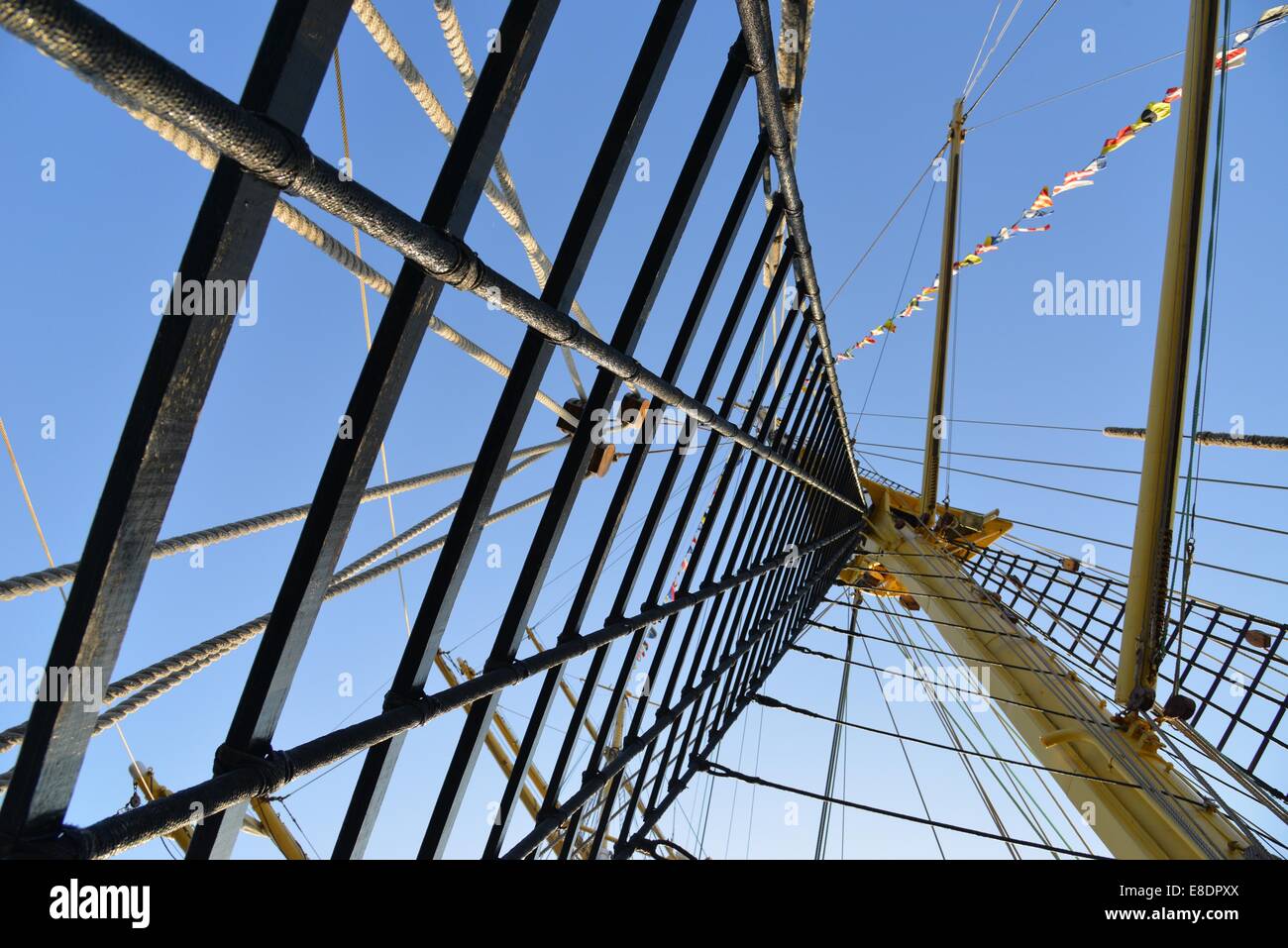 Rigging of an old sailing vessel Stock Photo - Alamy Rigging of an old sailing vessel Stock Photo - Alamy