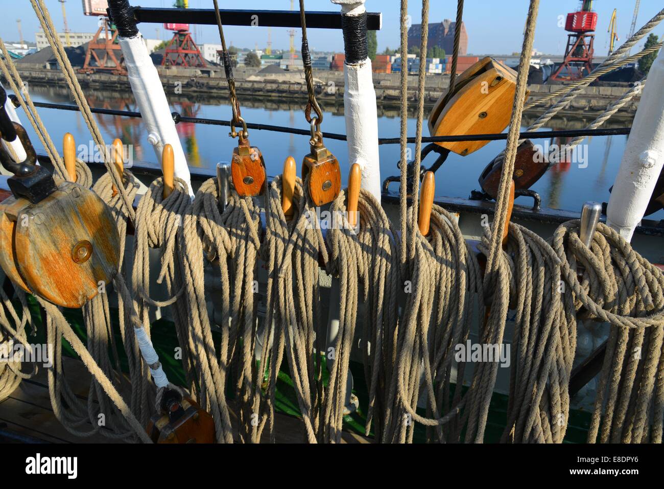 Rigging of an old sailing vessel Stock Photo - Alamy Rigging of an old sailing vessel Stock Photo - Alamy