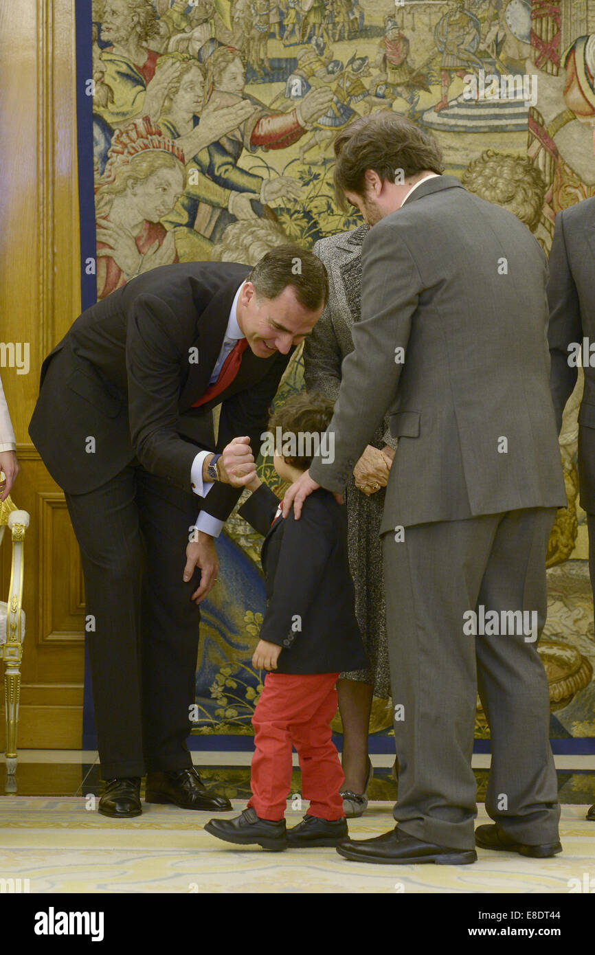 The Spanish royal family attend the Grand Cross of the Royal Order of ...