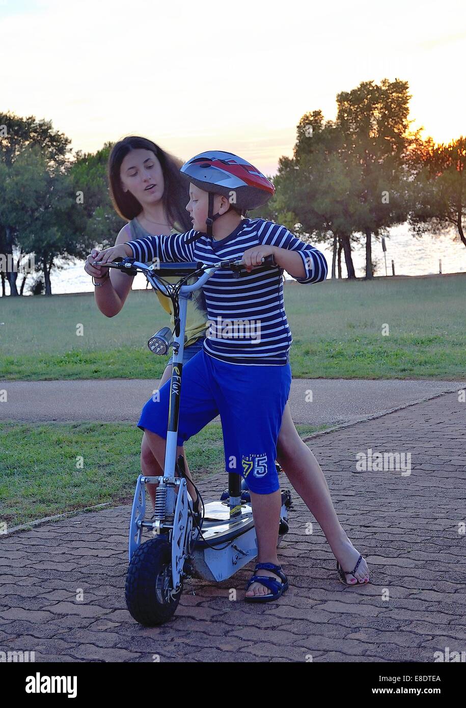 Game between brother and sister, solidarity and rivalry Stock Photo - Alamy