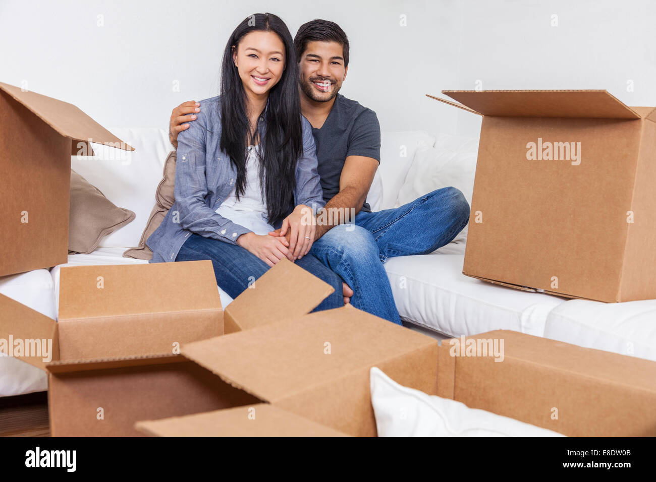 Unpacking boxes hi-res stock photography and images - Alamy