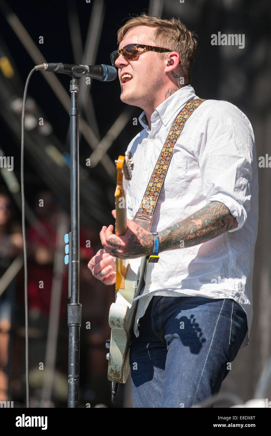 Brian fallon singer hi-res stock photography and images - Alamy