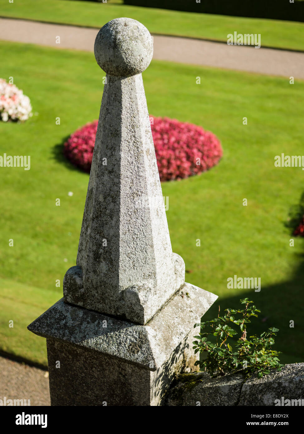 Stone pillar garden wall hi-res stock photography and images - Alamy