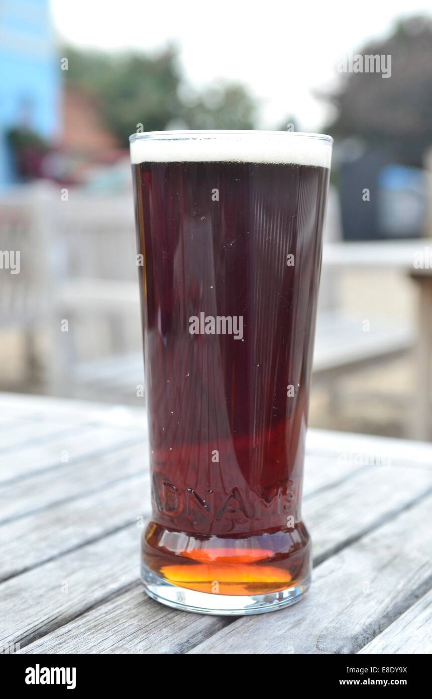 Pint of bitter hi-res stock photography and images - Alamy