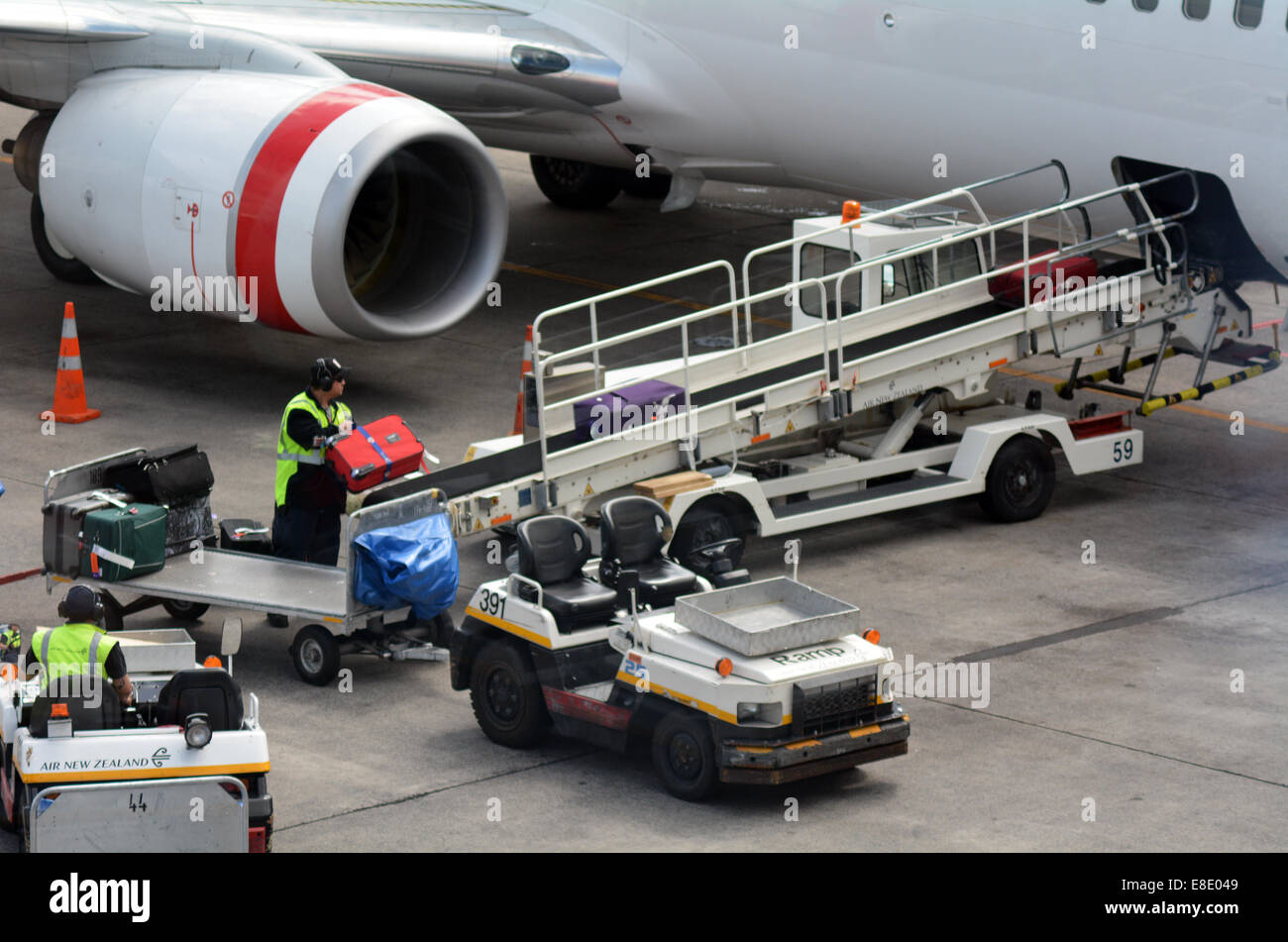 Air Cargo Handling High Resolution Stock Photography and Images - Alamy