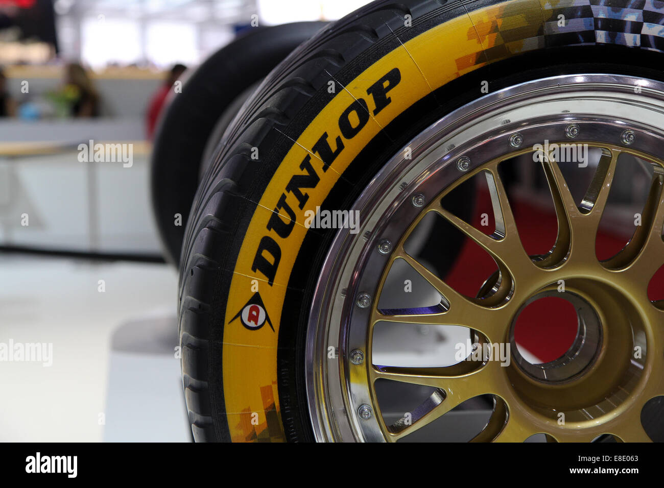 Dunlop logo hi-res stock photography and images - Alamy