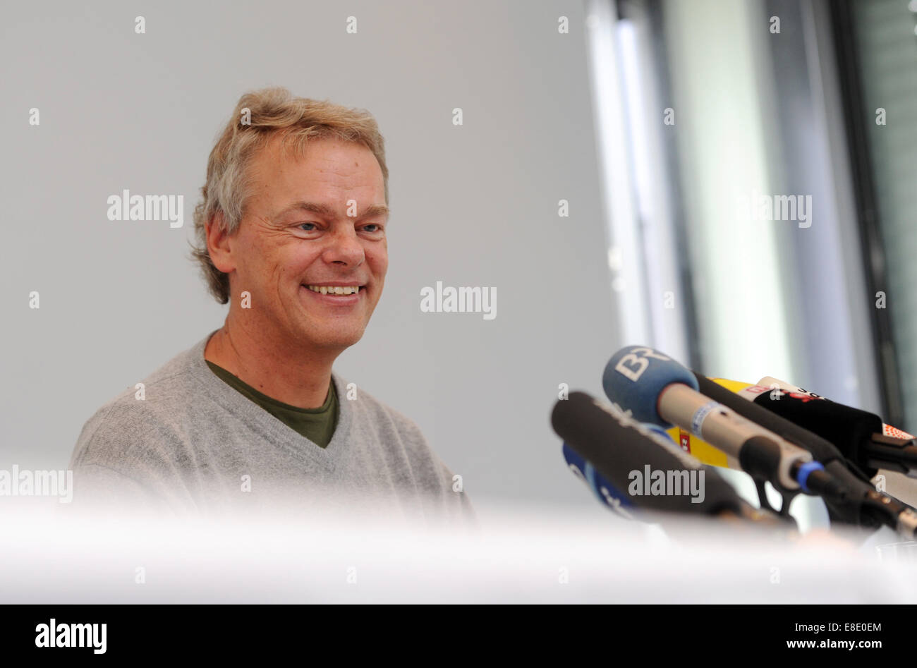 American researcher hi-res stock photography and images - Alamy