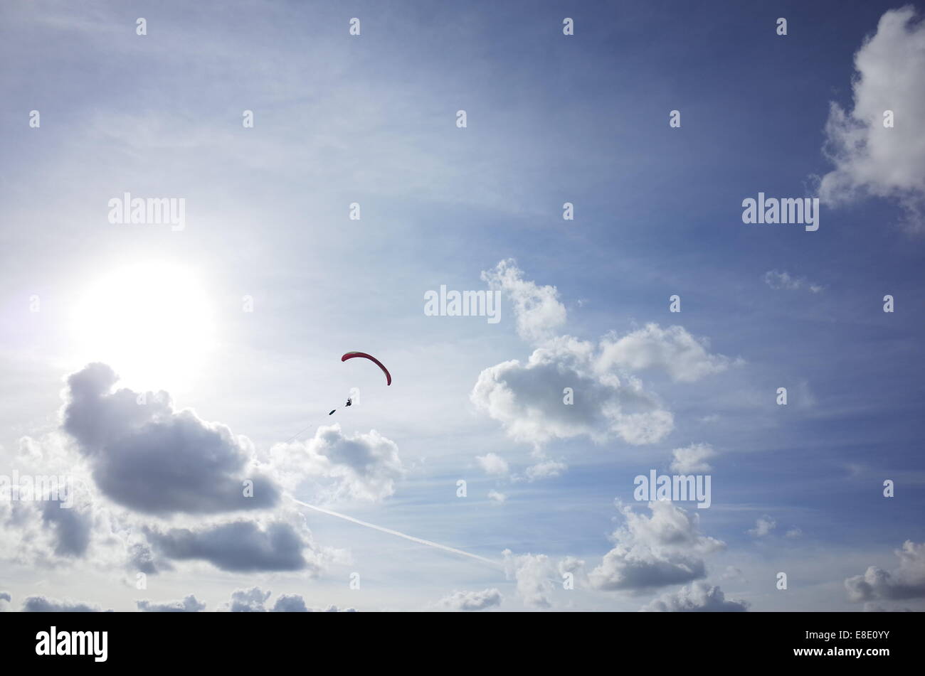 Paraglider in sky sun hi-res stock photography and images - Alamy