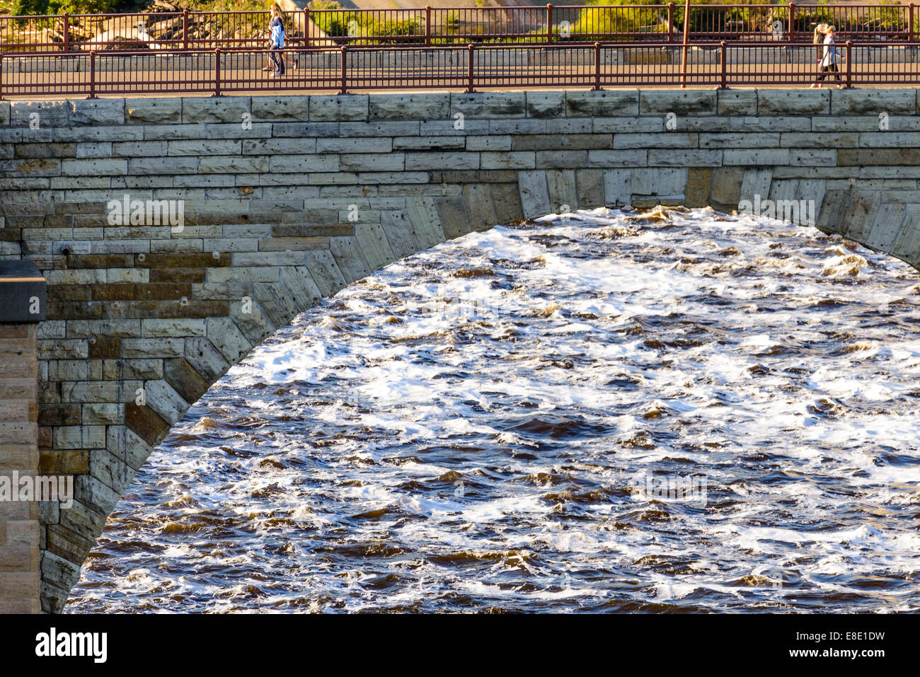 Minneapolis, MN, river and bridge with runners near downtown Stock ...