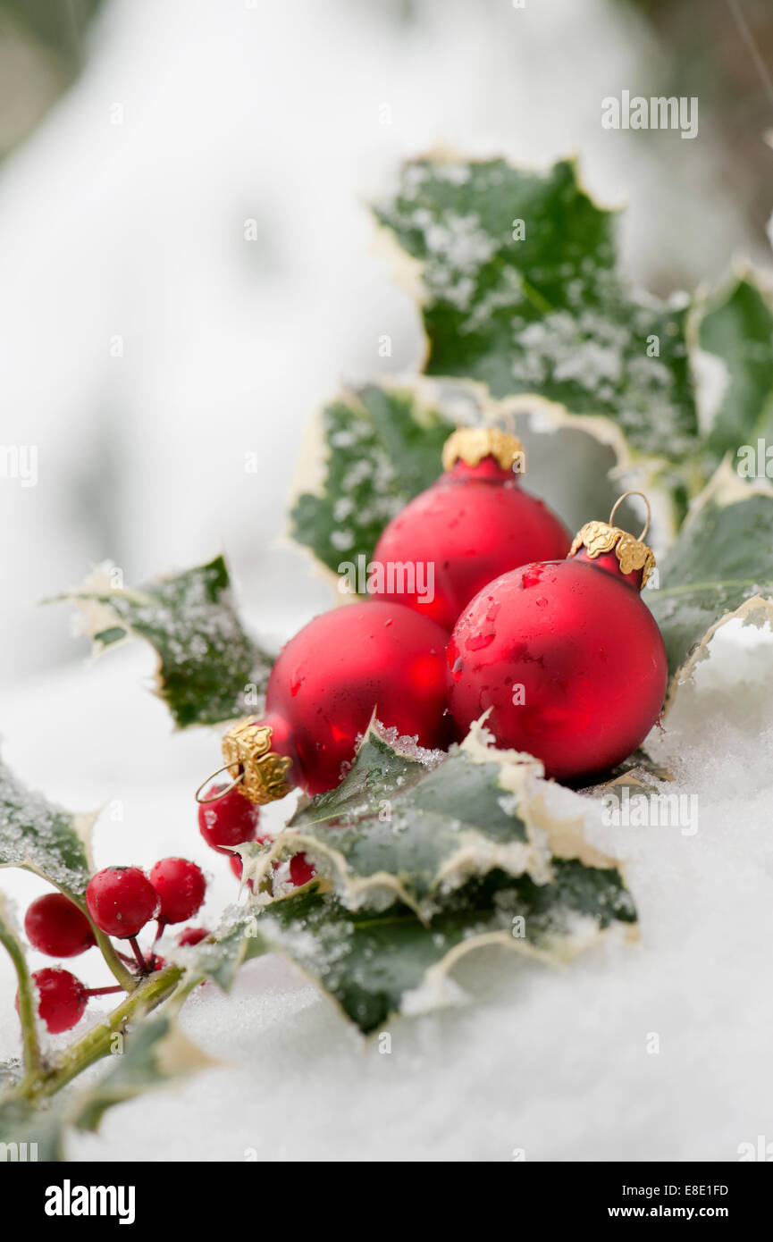 Balls white and red for decorations hi-res stock photography and images ...