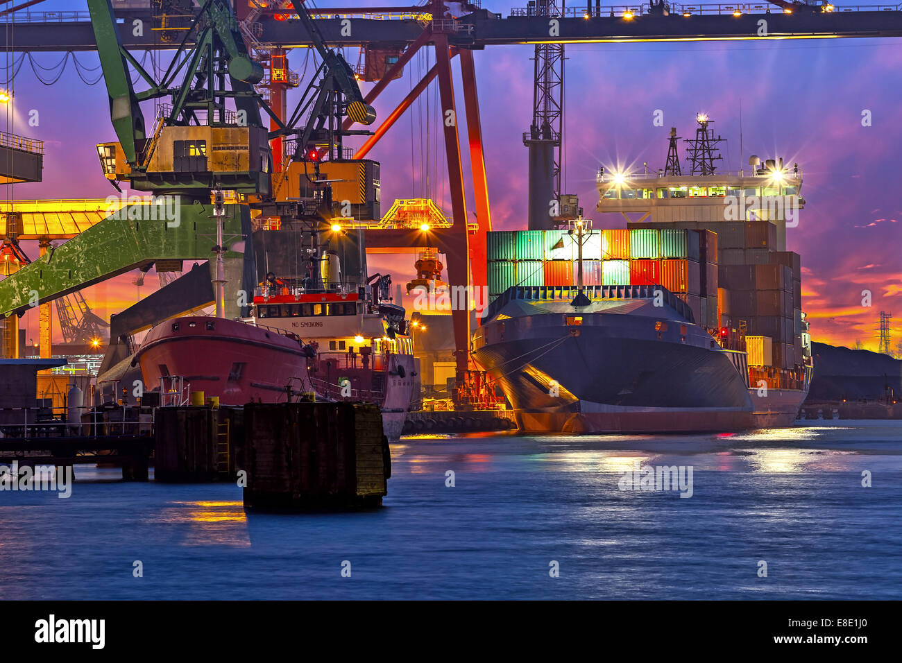 The unloading of a container ship at a large harbor terminal Stock ...
