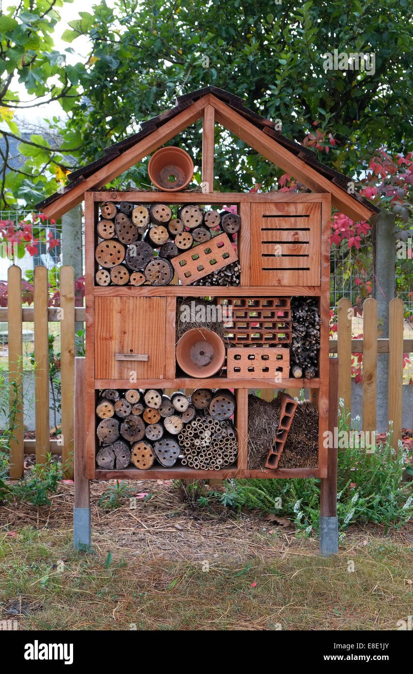 Garden bug hotel hi-res stock photography and images - Alamy