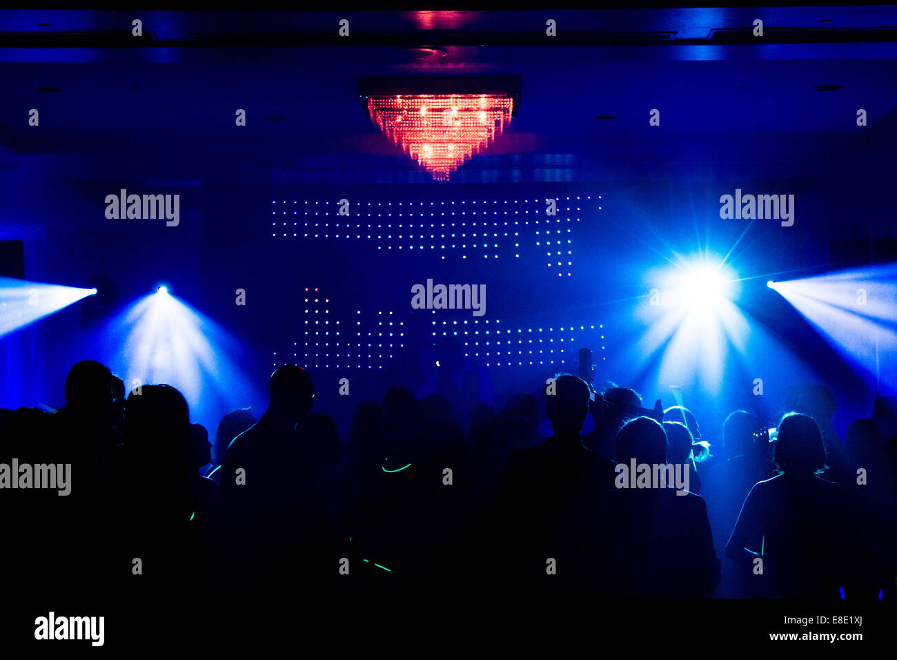 In front of a live crowd hi-res stock photography and images - Alamy