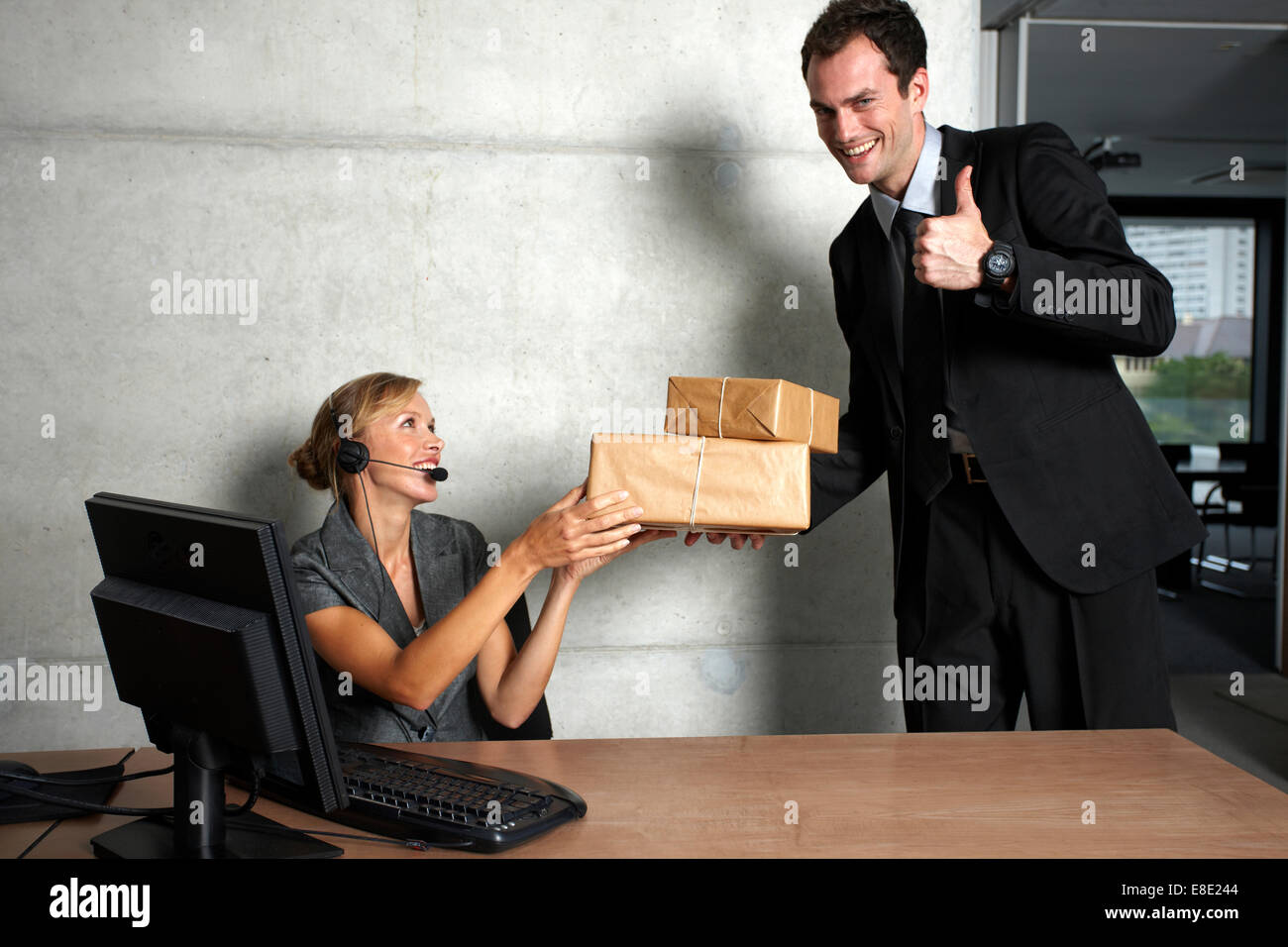 Accepting hand sign hi-res stock photography and images - Alamy