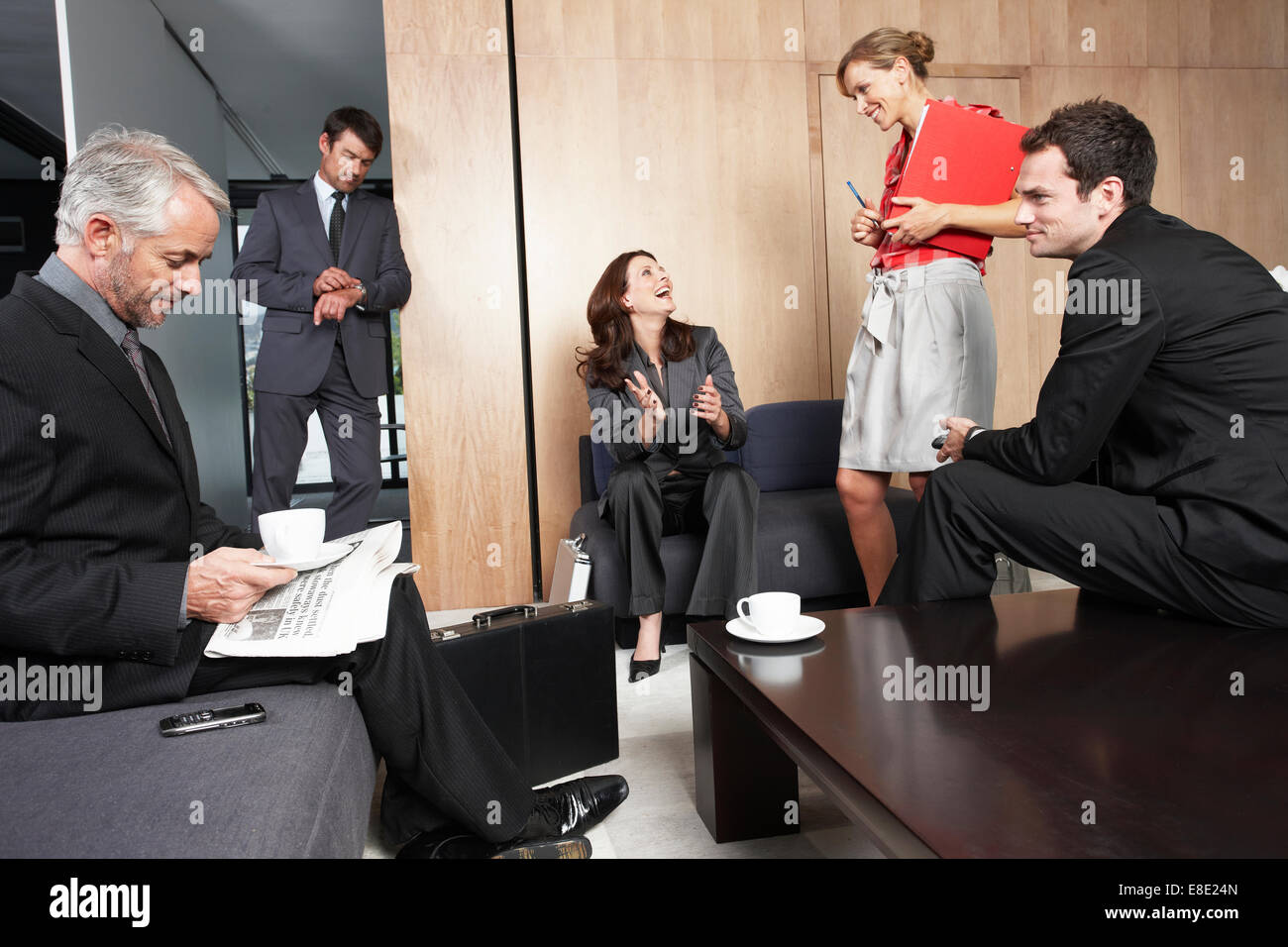 Businesspeople hanging out hi-res stock photography and images - Alamy
