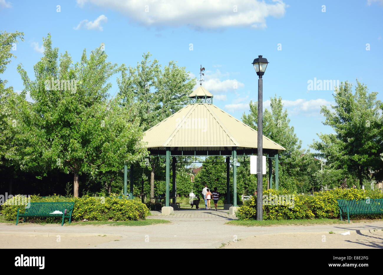 Suburban park hi-res stock photography and images - Alamy