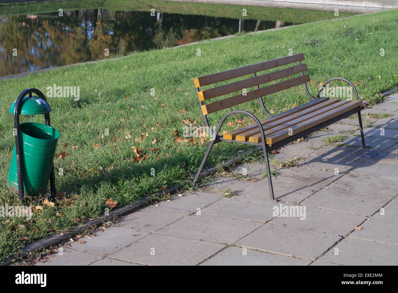Bench grass Park Stock Photo - Alamy
