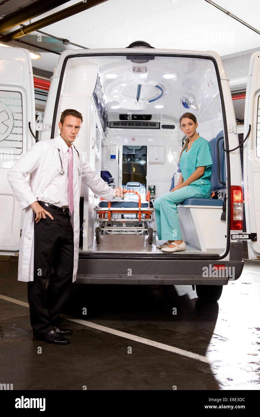 Er ambulance hi-res stock photography and images - Alamy