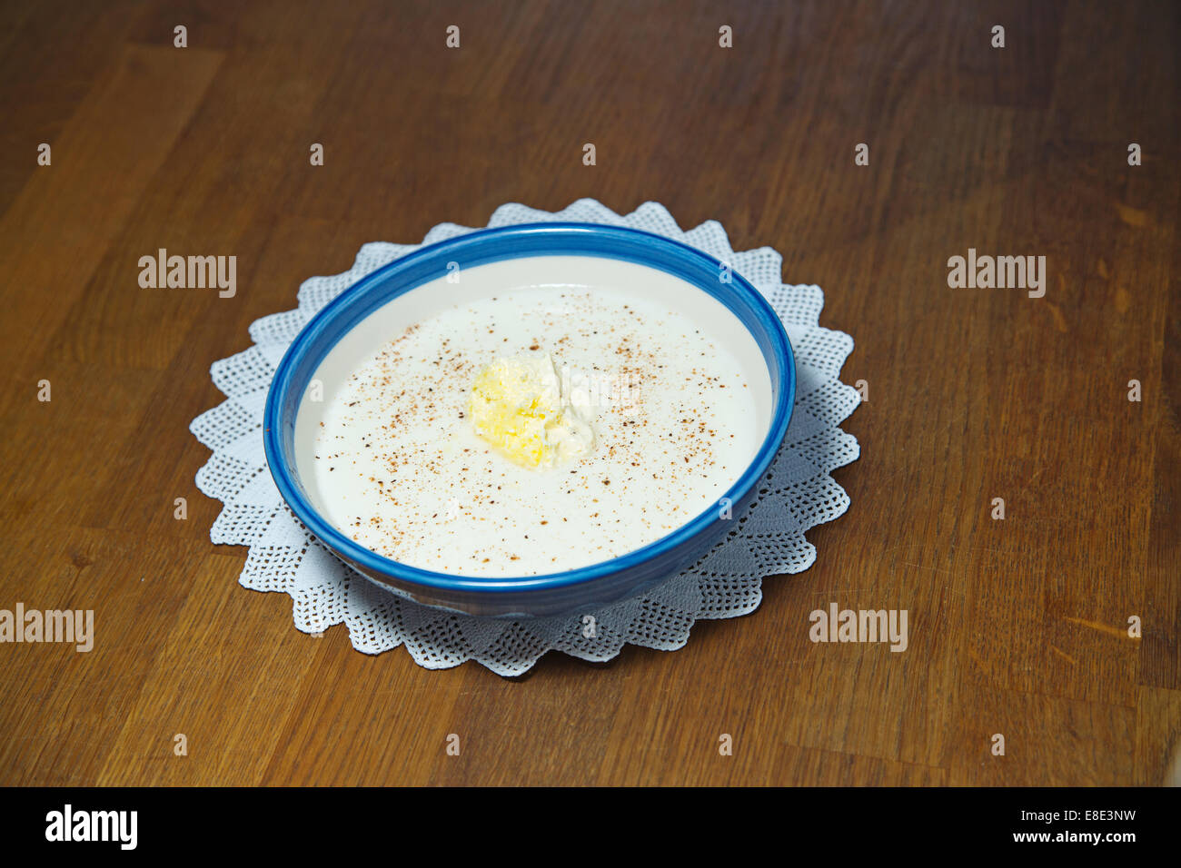 Junket an old Cornish and Devonshire recipe Stock Photo - Alamy