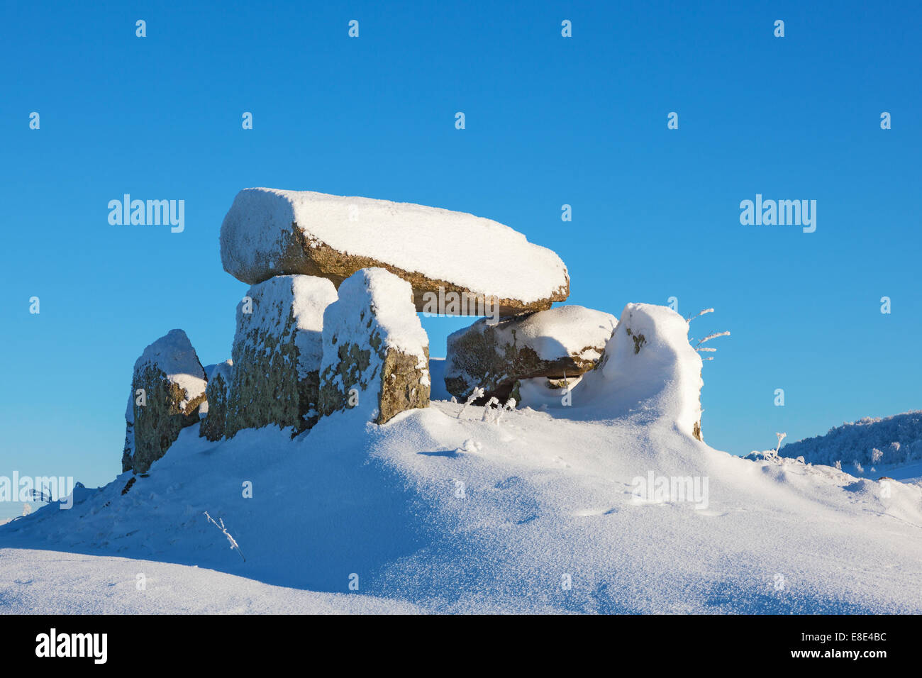 Megalith grave hi-res stock photography and images - Alamy