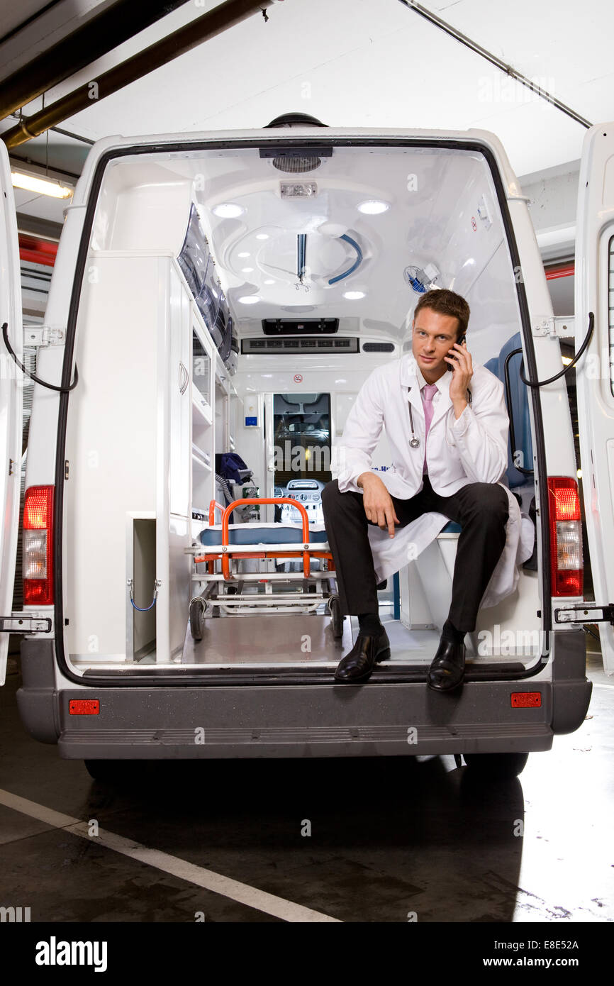 Man calling 911 car accident High Resolution Stock Photography and ...