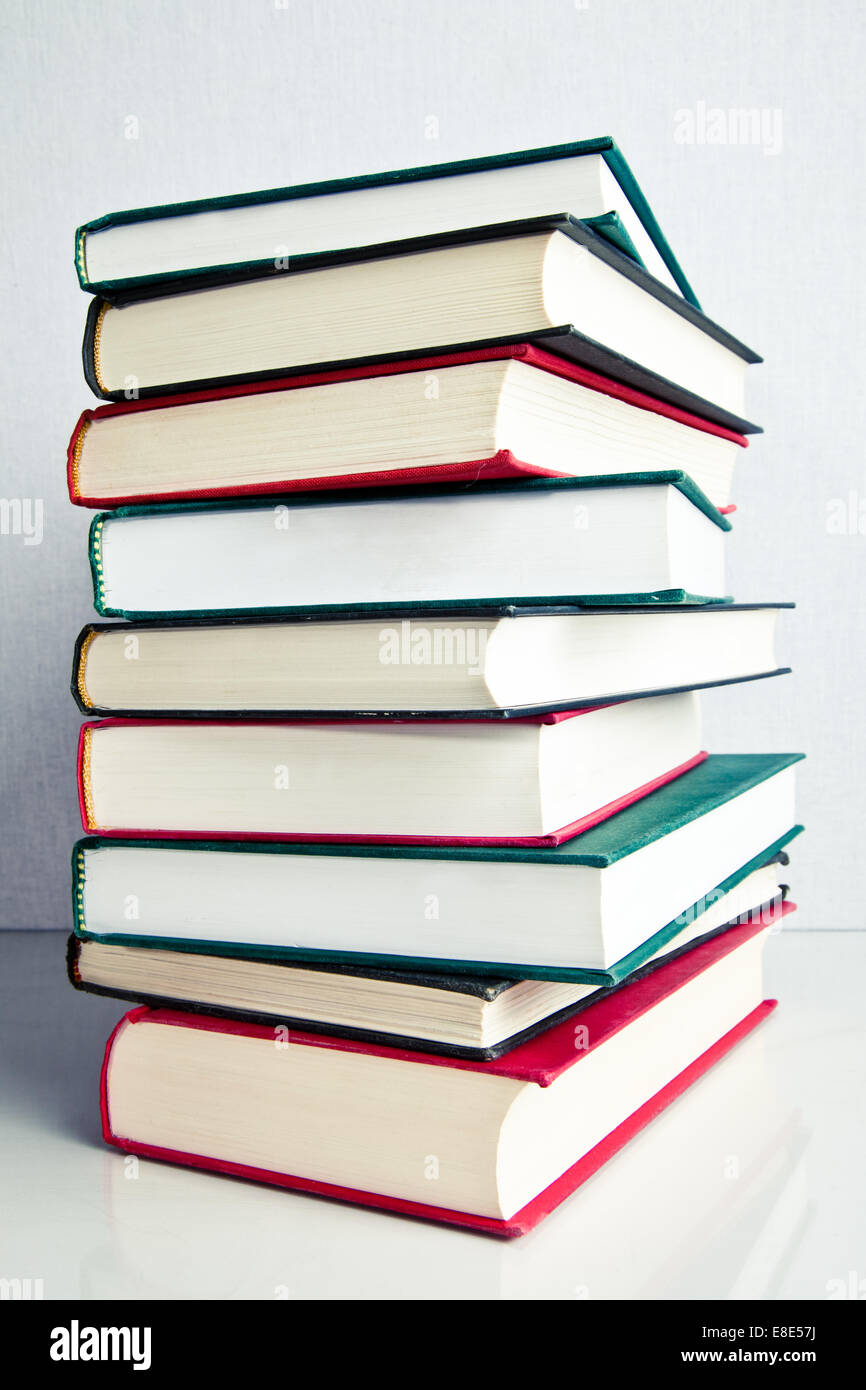 Stack of books hi-res stock photography and images - Alamy